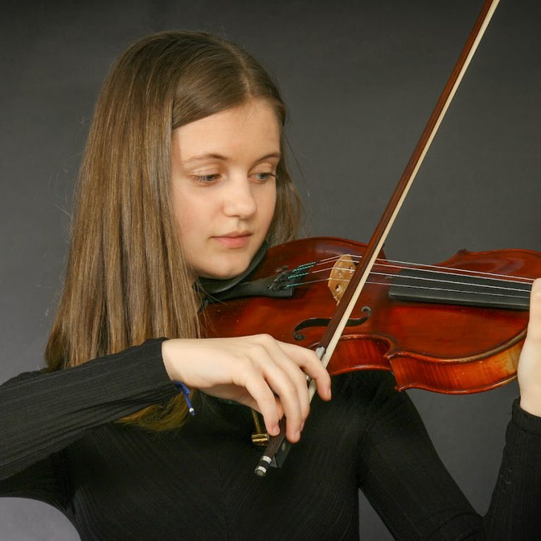 HELENA URBANC – Music and Stars Magazine